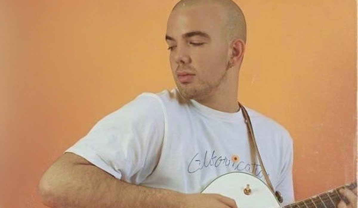 WBSS Media-LISTENFRESH: MAC AYERS shares new ballad "STAY".