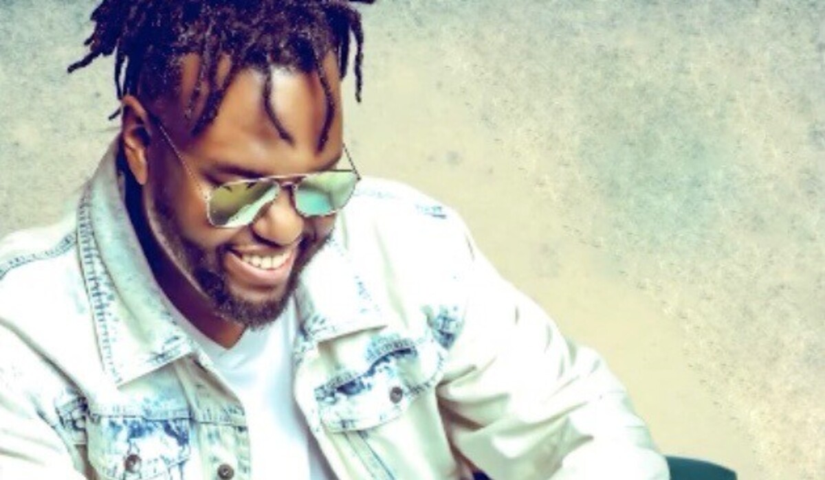 WBSS Media-STREAMFRESH.EMERGINGTALENT: ROBERT BROWN drops his debut ...